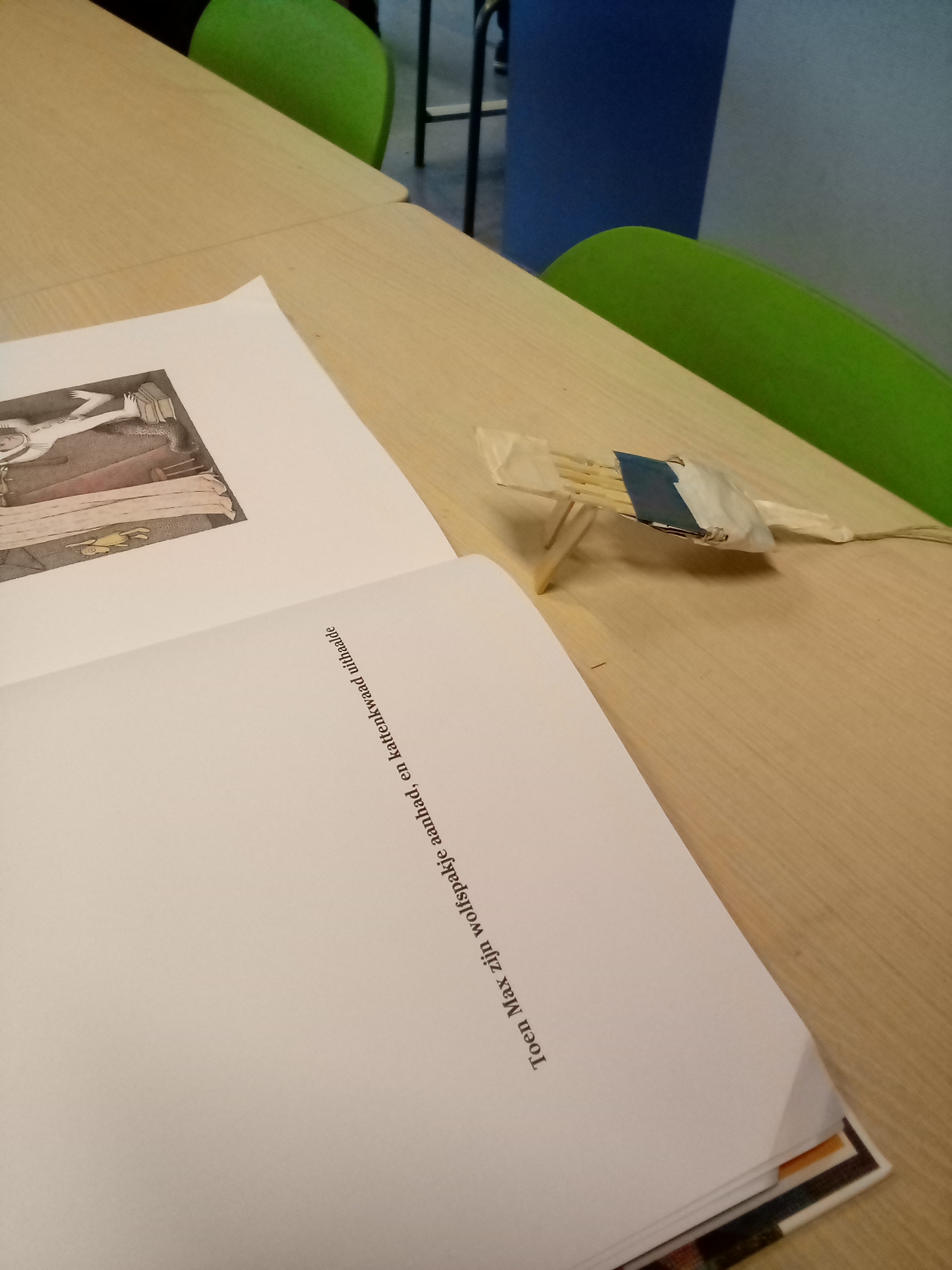 Automatic book page flip - De Uitvinders